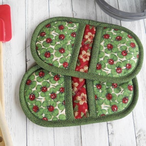 Pincher Pot Holders, Set of 2: Shamrocks and Lady Bugs! Pocket Pot ...