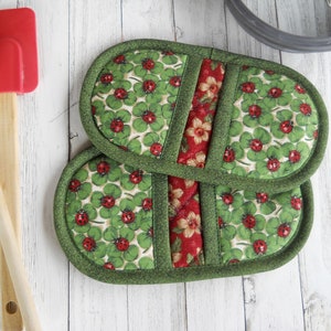 Pincher Pot Holders, Set of 2: Shamrocks and Lady Bugs! Pocket Pot ...