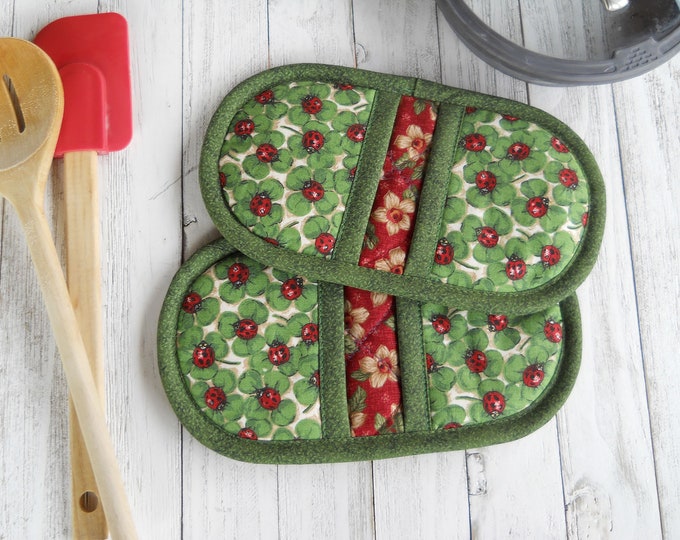 Pincher Pot Holders, Set of 2: Shamrocks and Lady Bugs Pocket Pot ...