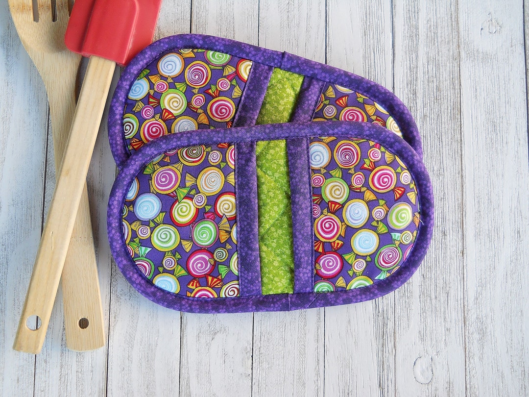 Pot Pincher Pot Holders, Set of 2: Party Candy! Quilted Potholders ...