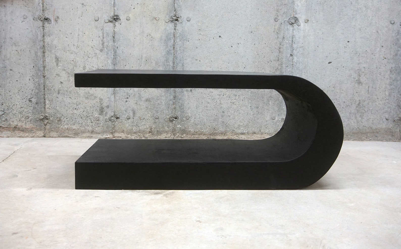 Modern Crescent Curve Table - Stylish Half Moon Shape in Sleek Black ...