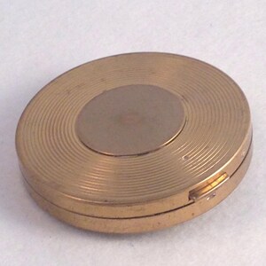 Vintage 1950s Volupte Compact 1950s Goldtone Rhinestone Compact Box Mid ...