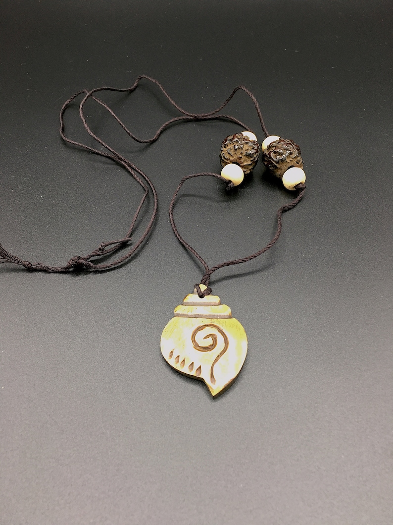 Shell Design Yak Bone Amulet Necklace With Vintage Tibetan Rudrahksha ...