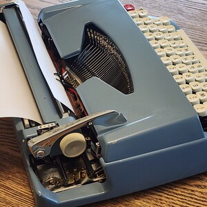 Vintage 1960s Webster XL 500 Portable Typewriter With Case and ...