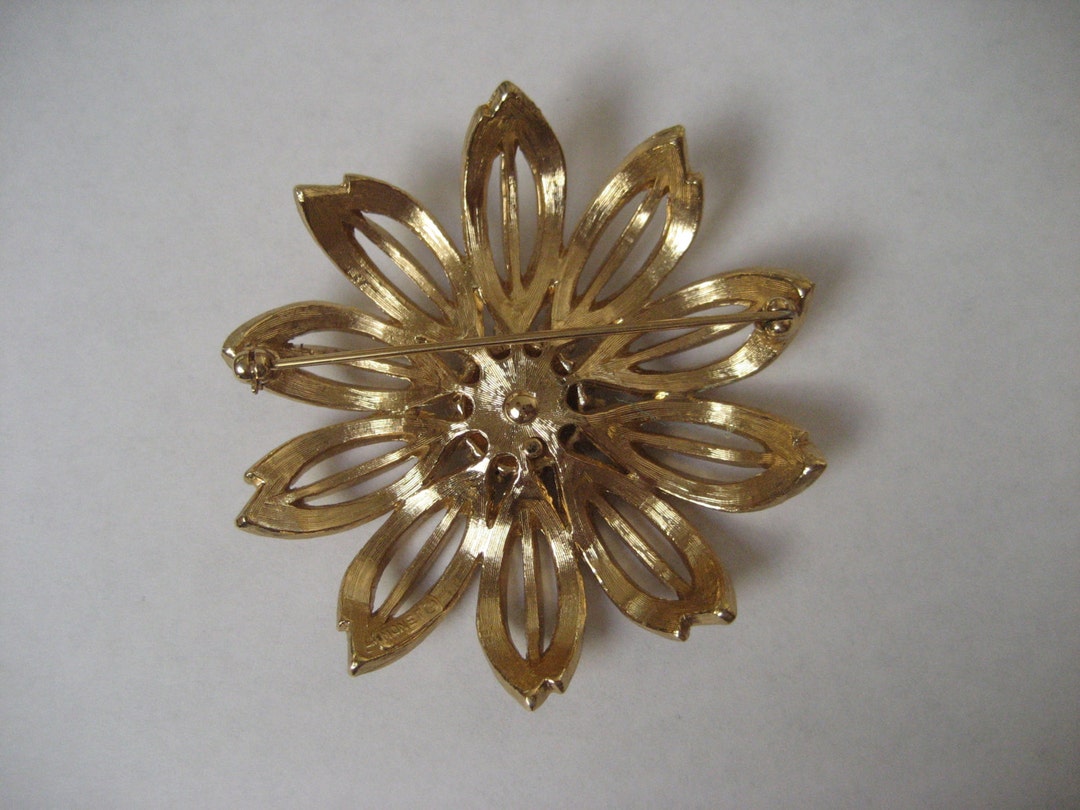Vintage Monet Gold Flower Pin From the 1960's. Excellent Condition. Can ...
