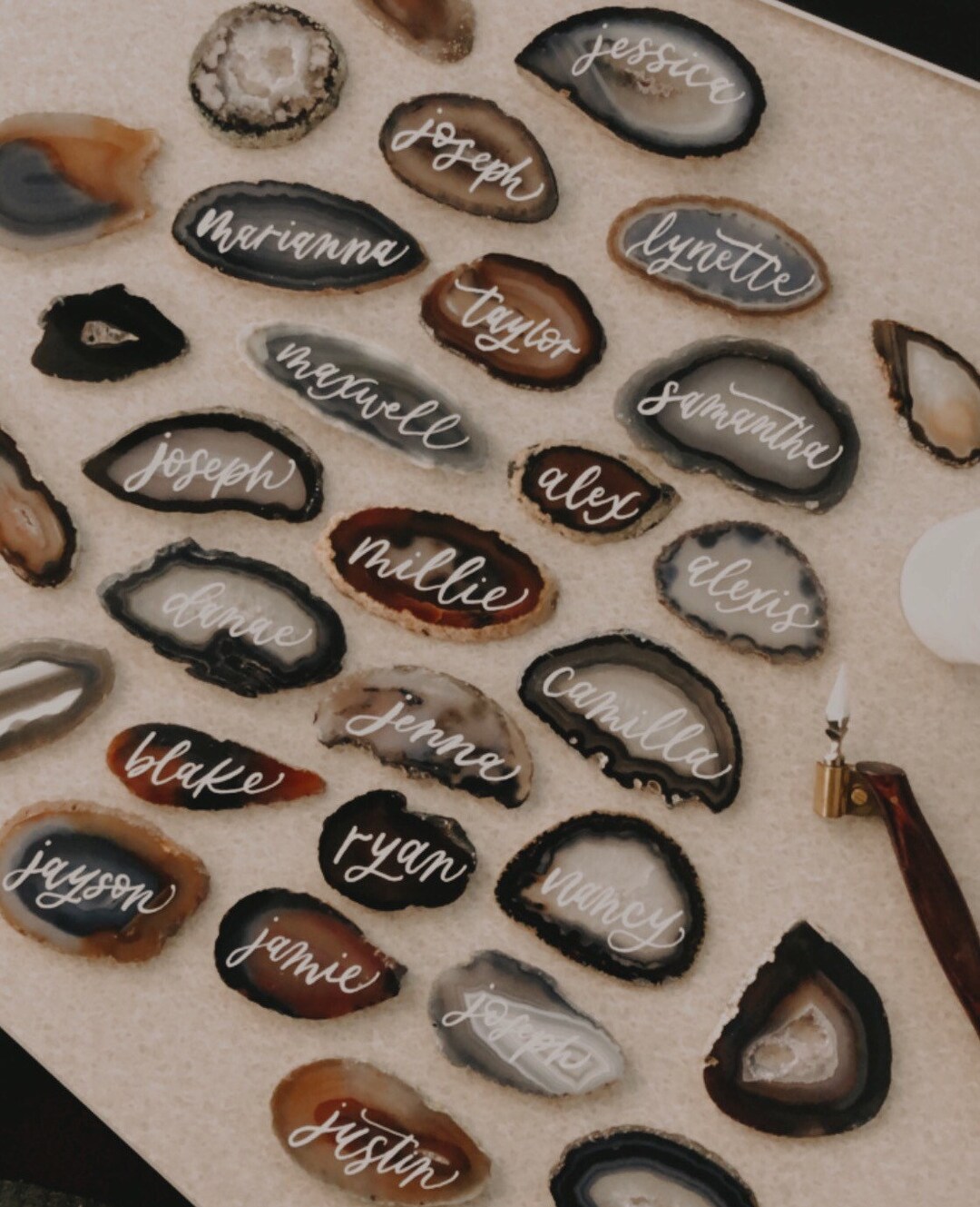 Hand Lettered Agate Place Cards | Calligraphy Agate Slices | Wedding ...