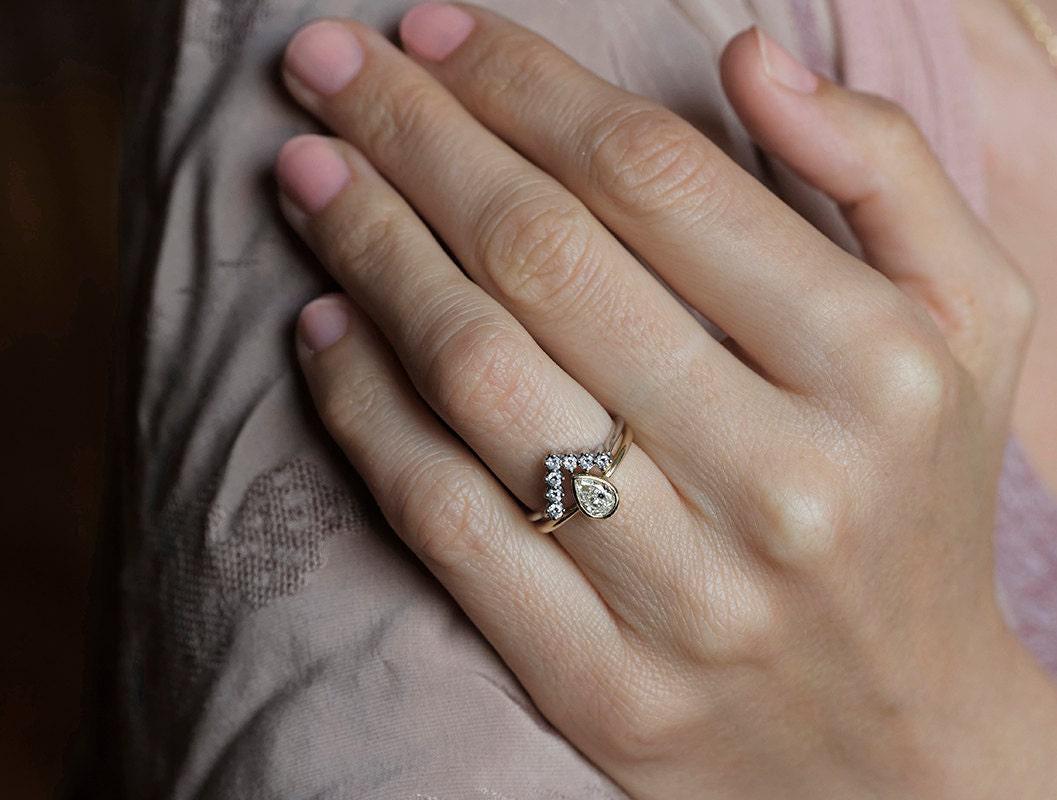 Wedding Set 0.5 Carat Pear Shaped Diamond Ring with Matching V Shaped Diamond Band 18k Solid Gold