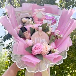 Personalized Flower Bouquet Gift Set With Custom Jewelry Box and Beauty ...