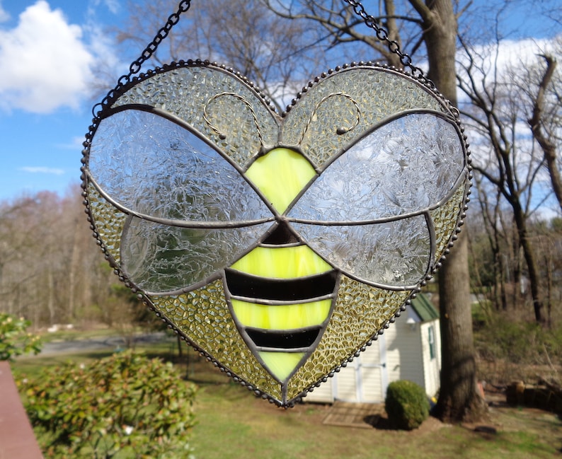 Bumble Bee With a Heart Background - Etsy
