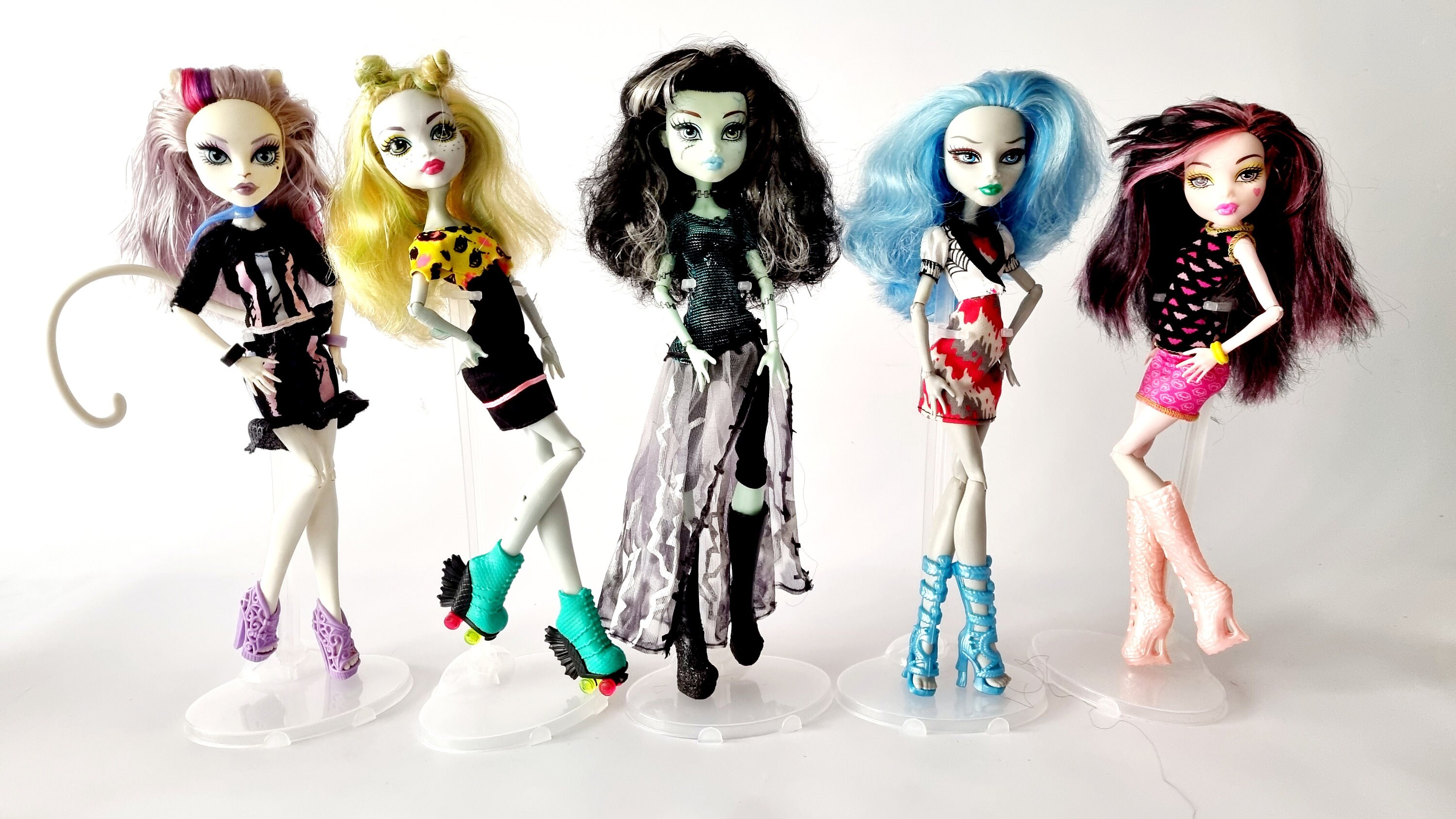 Monster High Catrine Demew Doll, Lagoona Blue Skultimate Roller Maze ...