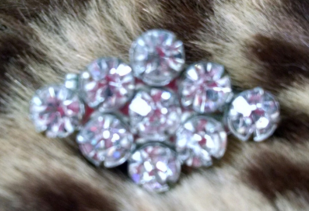 KOSTENLOSER VERSAND Verkauf 2 schöne klare Strass Broschen Pins Silber ...