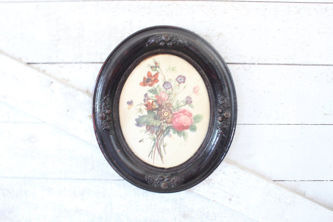 Vintage Oval Victorian Wood Frame With Embossed Gesso Flower Details ...