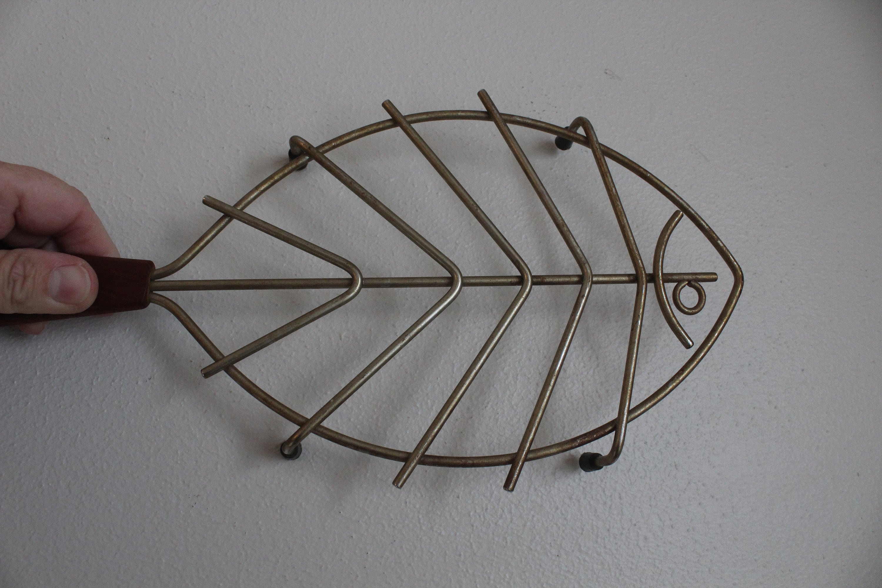 Mid Century Modern Fish Trivet avec poignée en bois de teck | Etsy