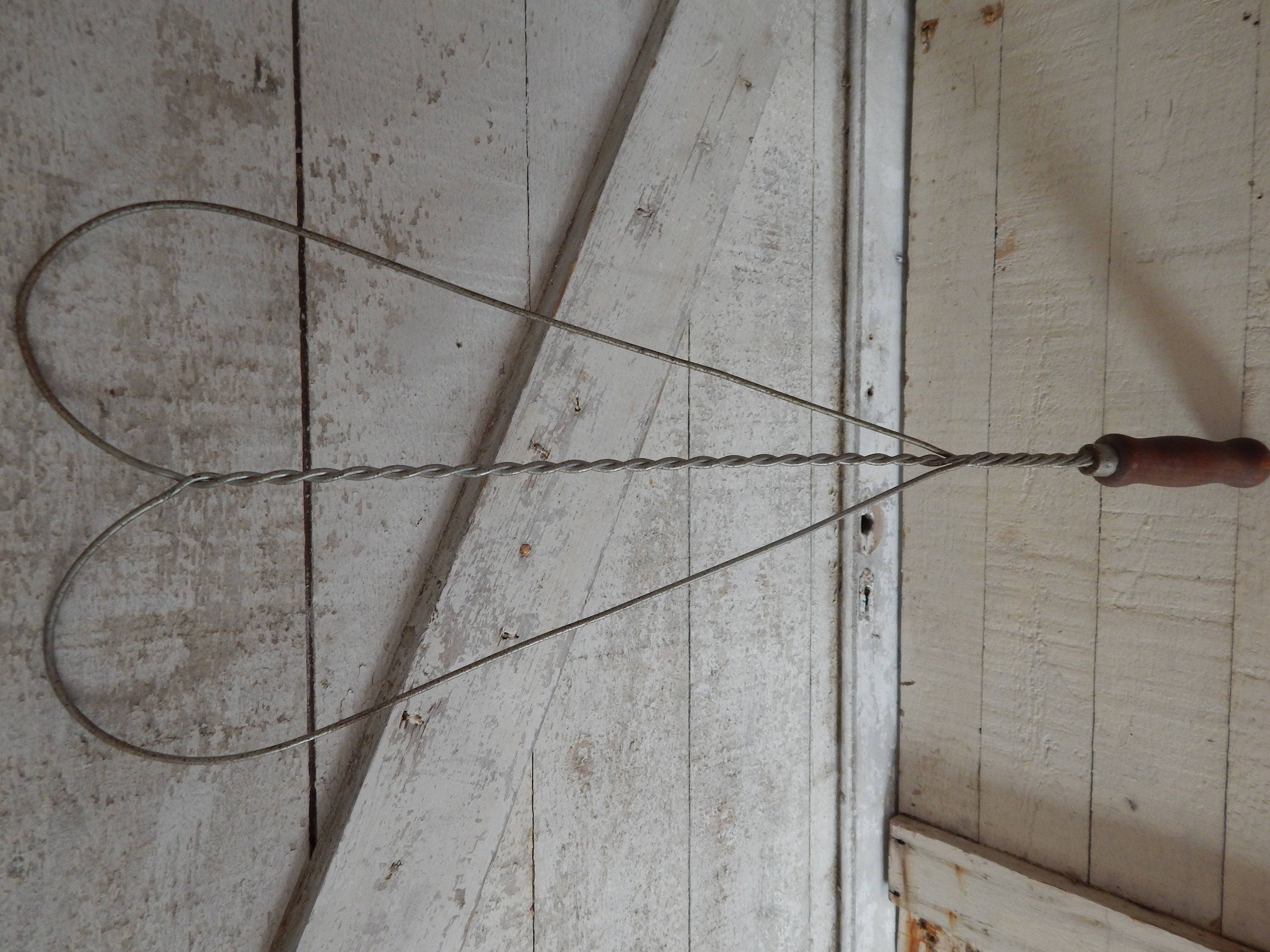 Twisted Wire Heart Shaped Rug Beater Wooden Handled Wire Rug | Etsy