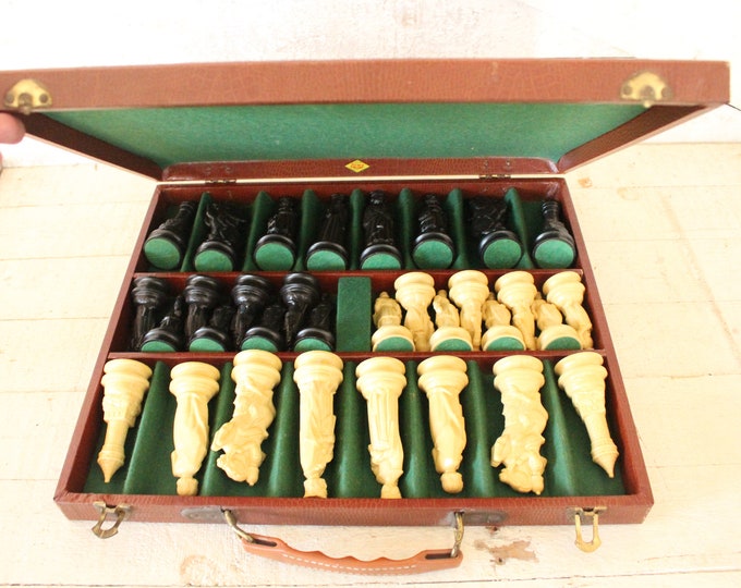 Vintage E.S. Lowe Renaissance Chess Set - Large Mid Century Chess Set ...