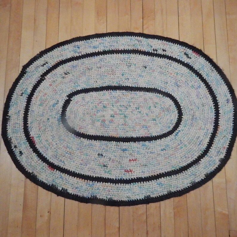 Oval Rag Rug Vintage 1950s / 1960s Black Border Oval Rug | Etsy