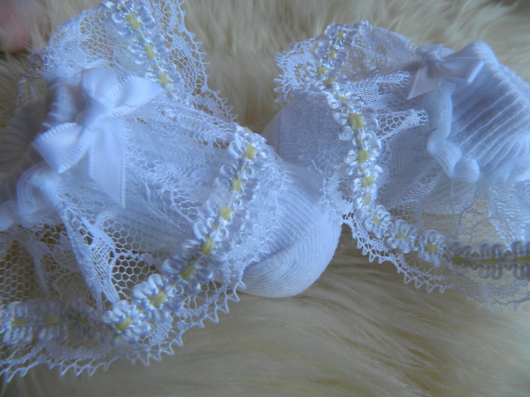 Newborn Baby White Ruffled Lace Socks With White Bows + Daisy Trim ...