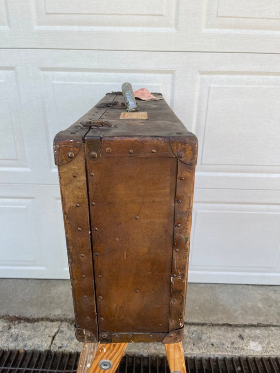 Vintage trunk suitcase. Fiberglass style body with me… - Gem