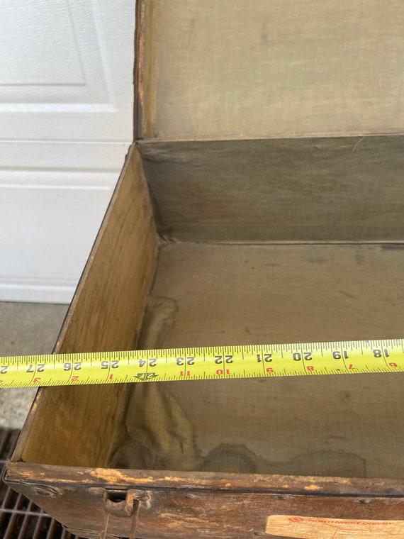 Vintage trunk suitcase. Fiberglass style body with me… - Gem