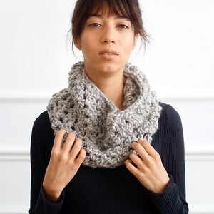 Crochet Pattern: Frost Flower Cowl - Etsy