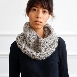 Crochet Pattern: Frost Flower Cowl - Etsy