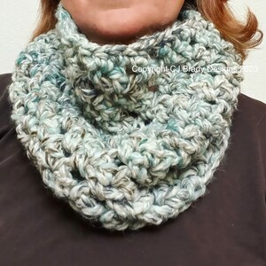 Crochet Pattern: Frost Flower Cowl - Etsy