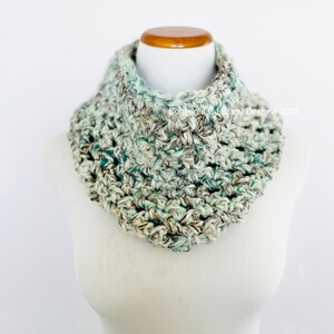 Crochet Pattern: Frost Flower Cowl - Etsy