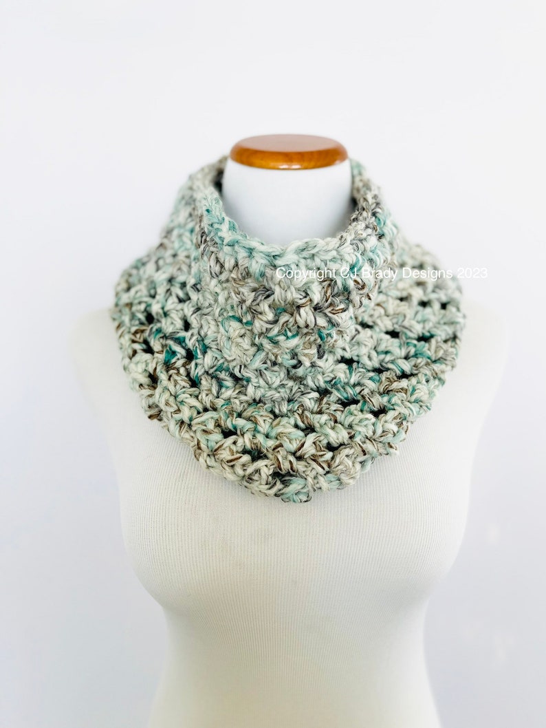 Crochet Pattern: Frost Flower Cowl - Etsy
