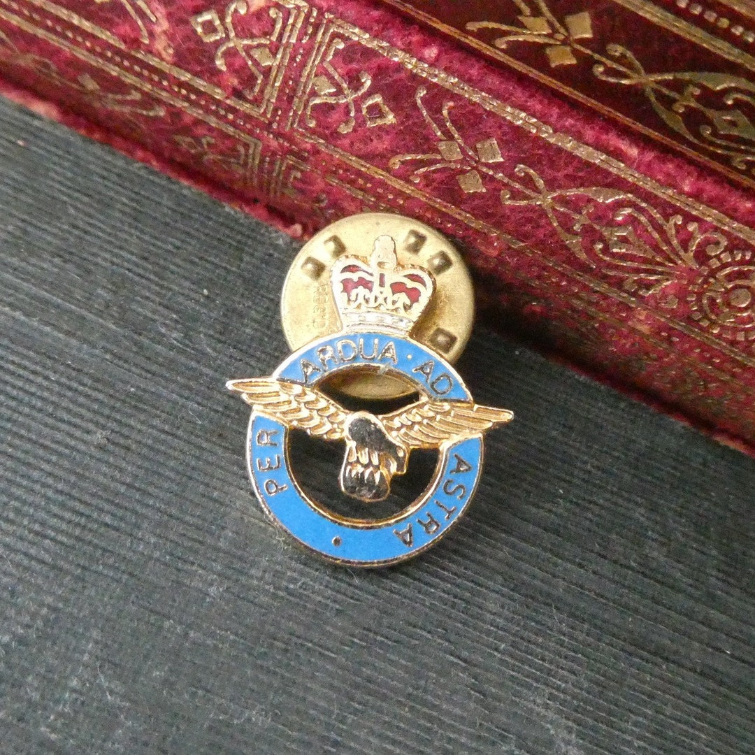Vintage Royal Airforce Badge, RAFA Enamelled Lapel Pin per Ardua Ad ...