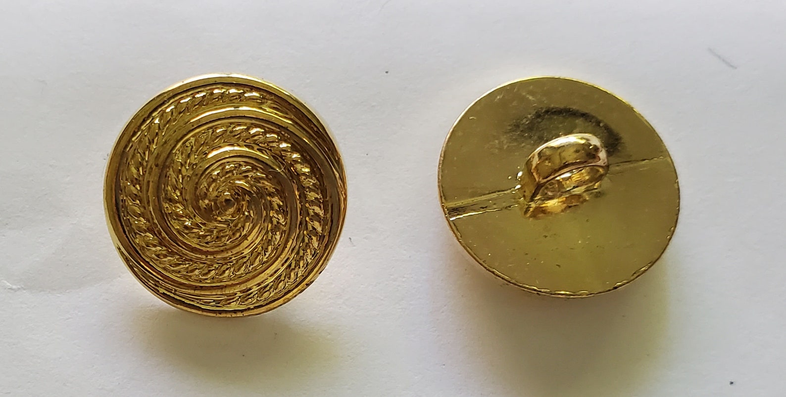 12 Round Gold Color Plastic Conch Swirl Design Shank Back Vintage ...