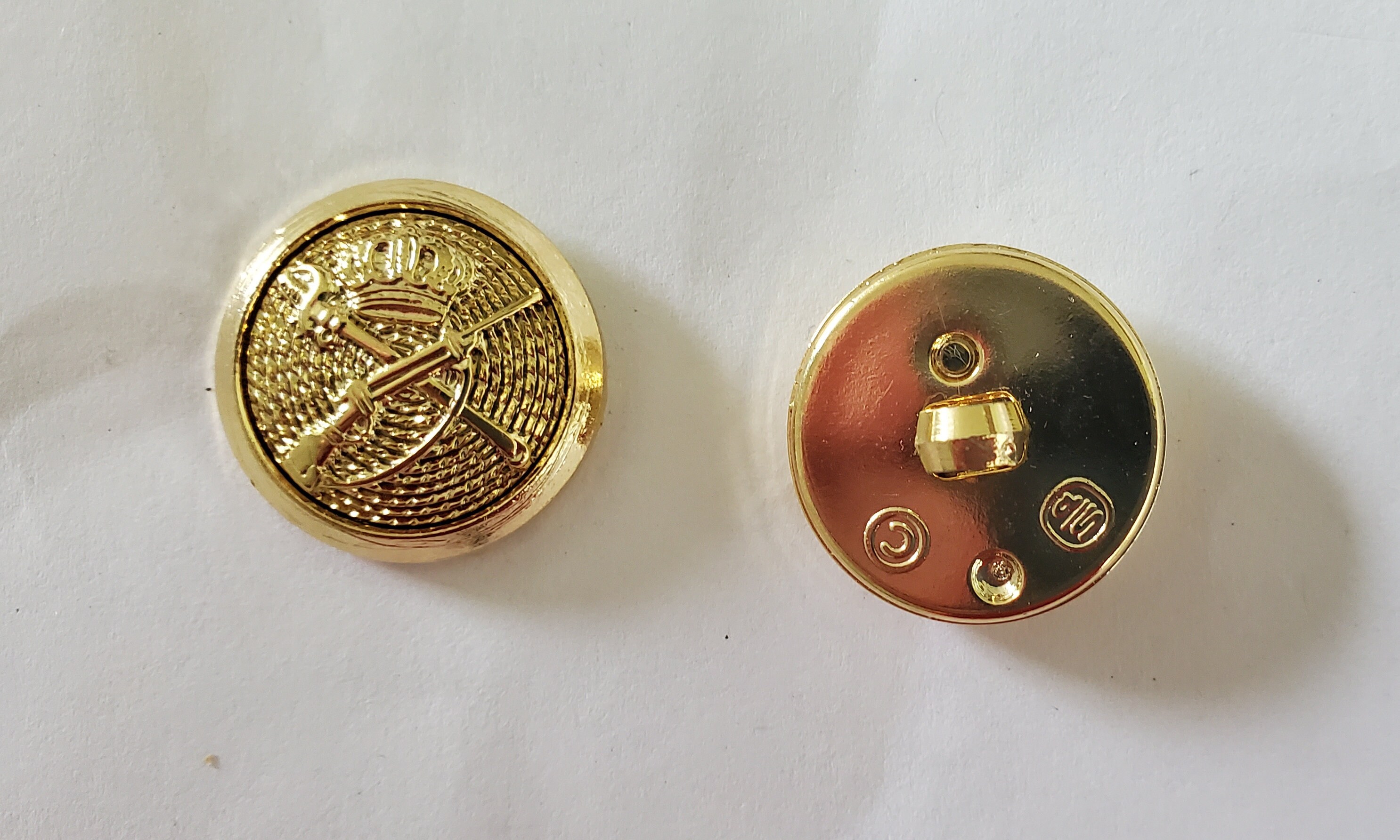 Round Plastic Gold Color Dome Crown Saber Rifle Crest Shank Back ...