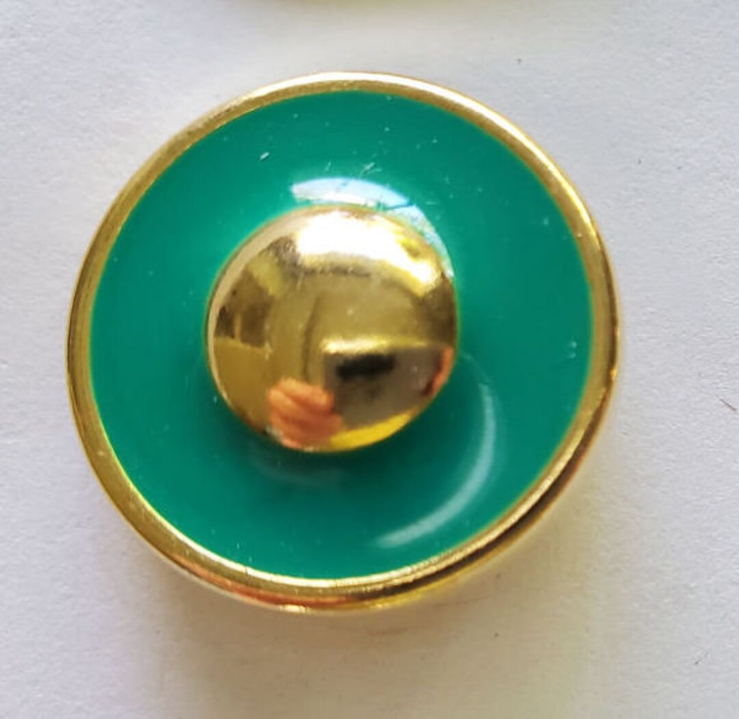 12 Round Plastic Raised Gold Center Green Shiny Ring & Gold Outer Shank ...
