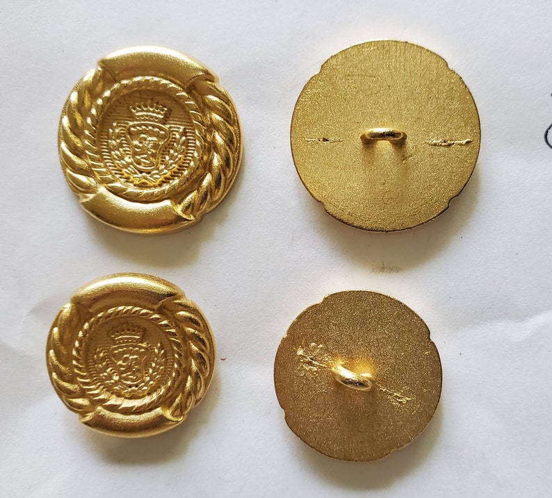 Round Metal Gold Color Indented Crown Crest Outer Partial Rope Rim ...