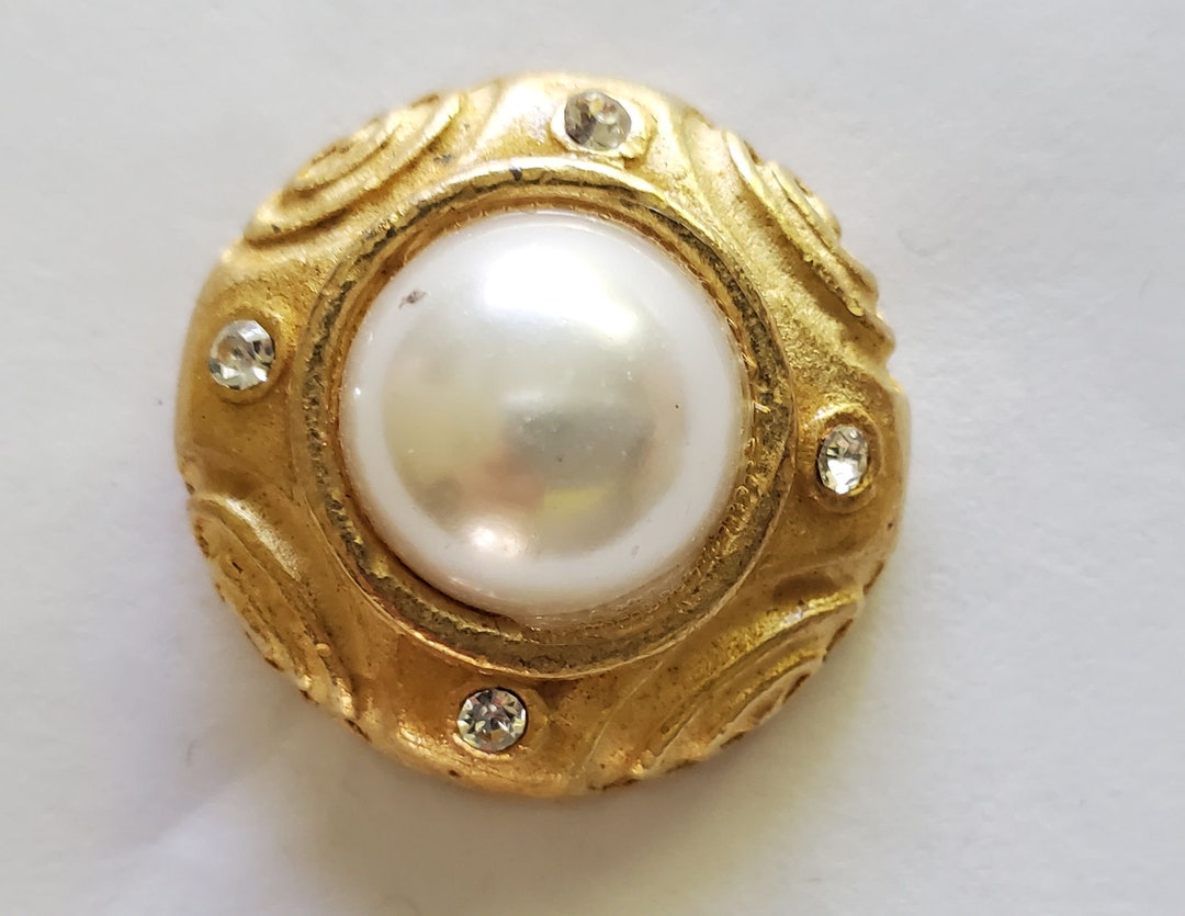 Round Gold Metal Faux Pearl Dome Faux Diamond Chips - Geometric Outer ...