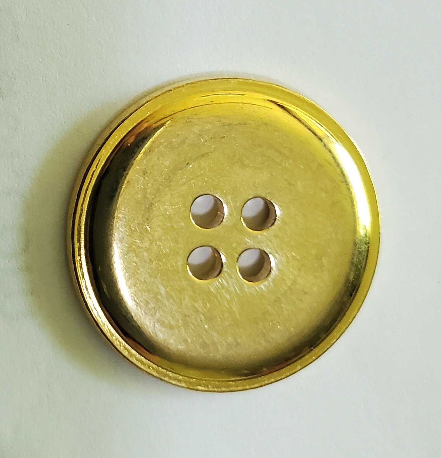 Round Gold Metal Raised Rim 4 Hole Sew Thru 36L - 7/8" - 22mm Crafts ...