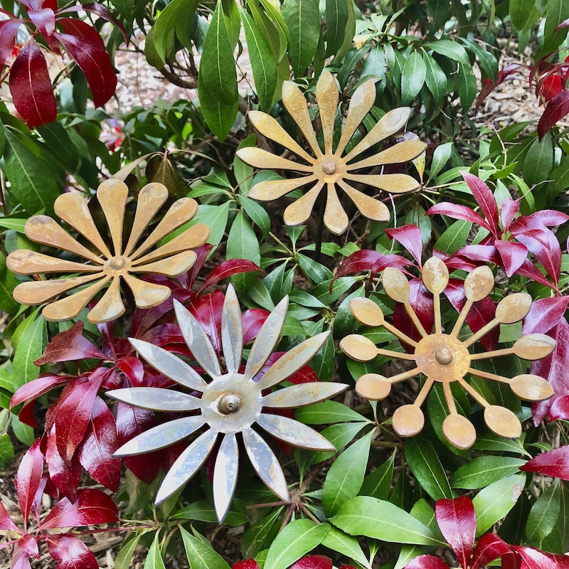 Metal Garden Flowers - Etsy