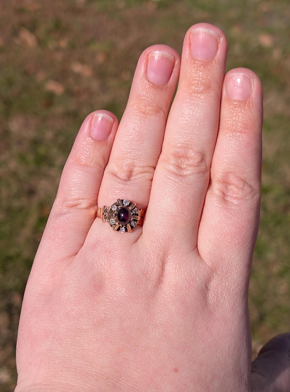 ANTIQUE Sz 9 - 12K Solid Gold Victorian Garnet Caboch… - Gem