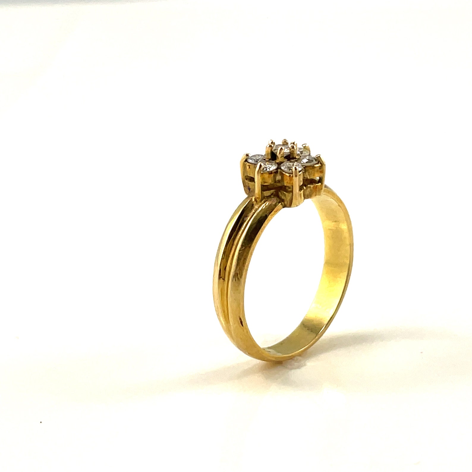 14K Diamond and Yellow Gold Flower Ring - Etsy