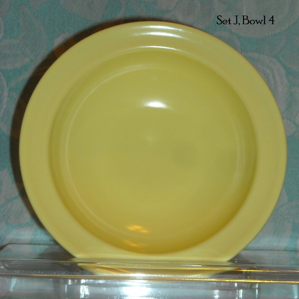 4 Vintage 1950s Melmac Bowls. Yellow Melamine Super Don-Ite. pija