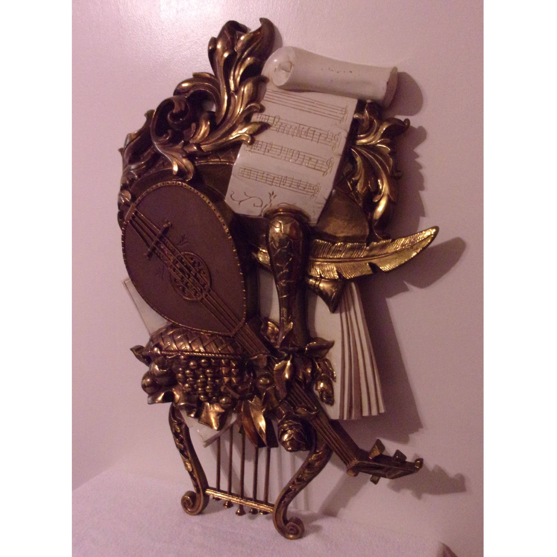 1971 Syroco Wall Décor Plaque 7236 w Original Paint and Mandolin. rbma