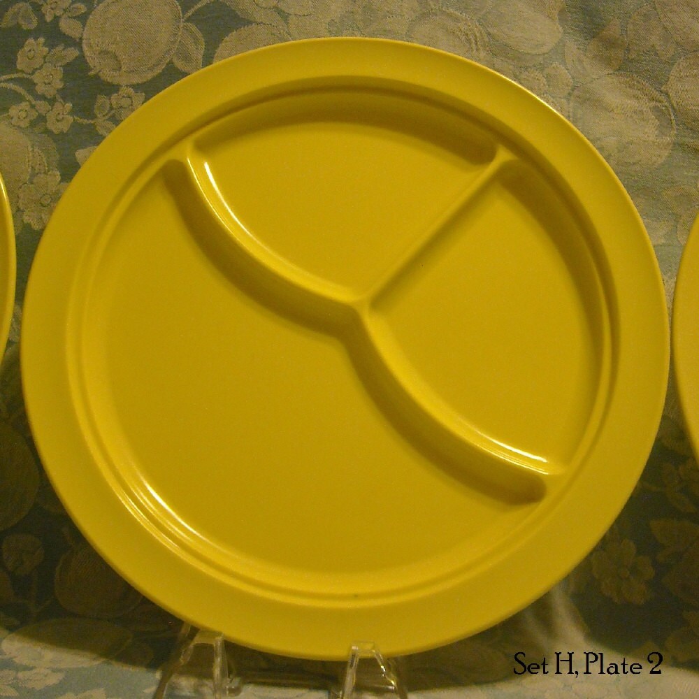 Melamine Dinnerware Set. 4 Vintage Melmac Divided Plates. pihc