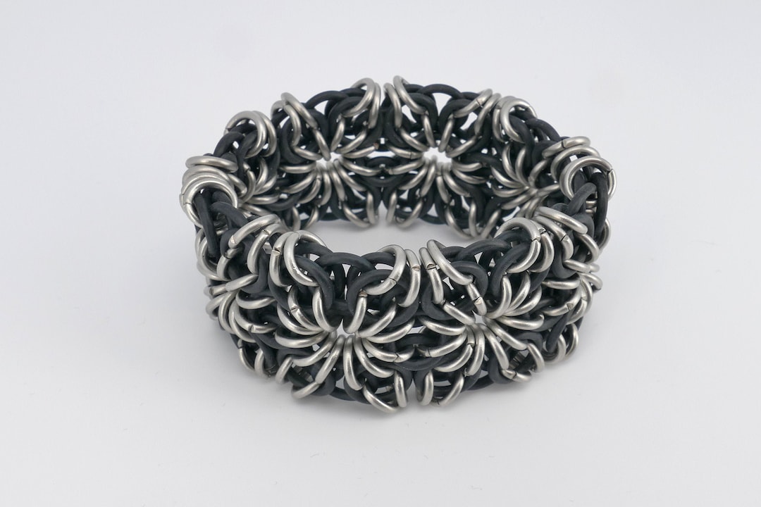 Stretchy Star - Chainmail Bracelet Made of Stainless Steel and Black ...