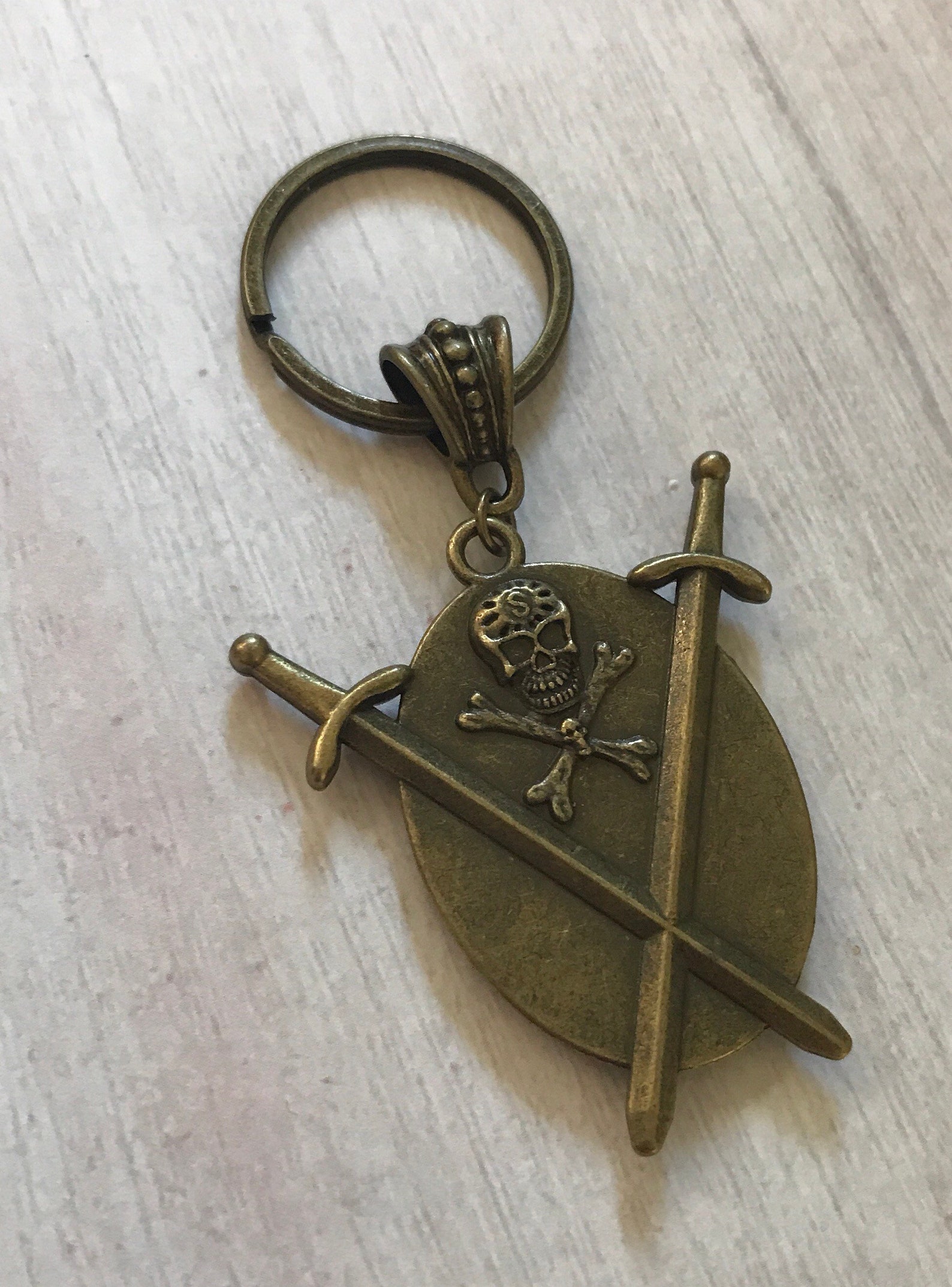 Steampunk Pirate Skull Keychain Swords Skull Gears Resin Crossbones ...