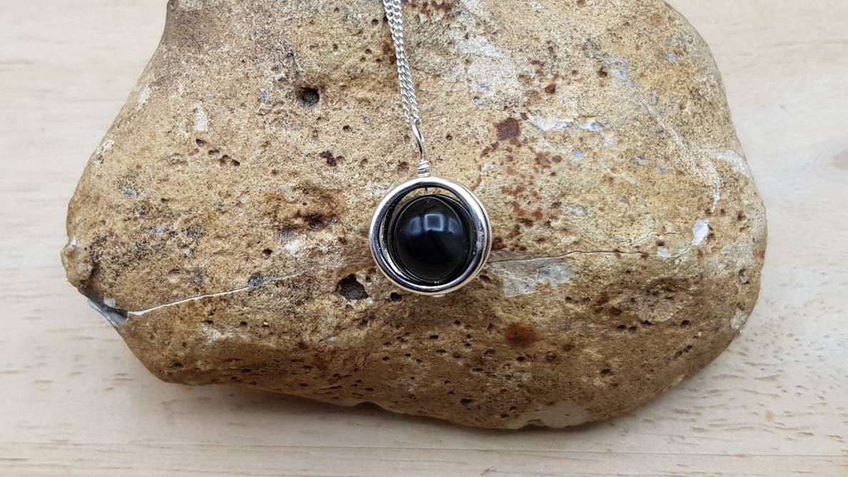 Minimalist Rainbow Obsidian Circle Pendant Necklace. 925 | Etsy UK
