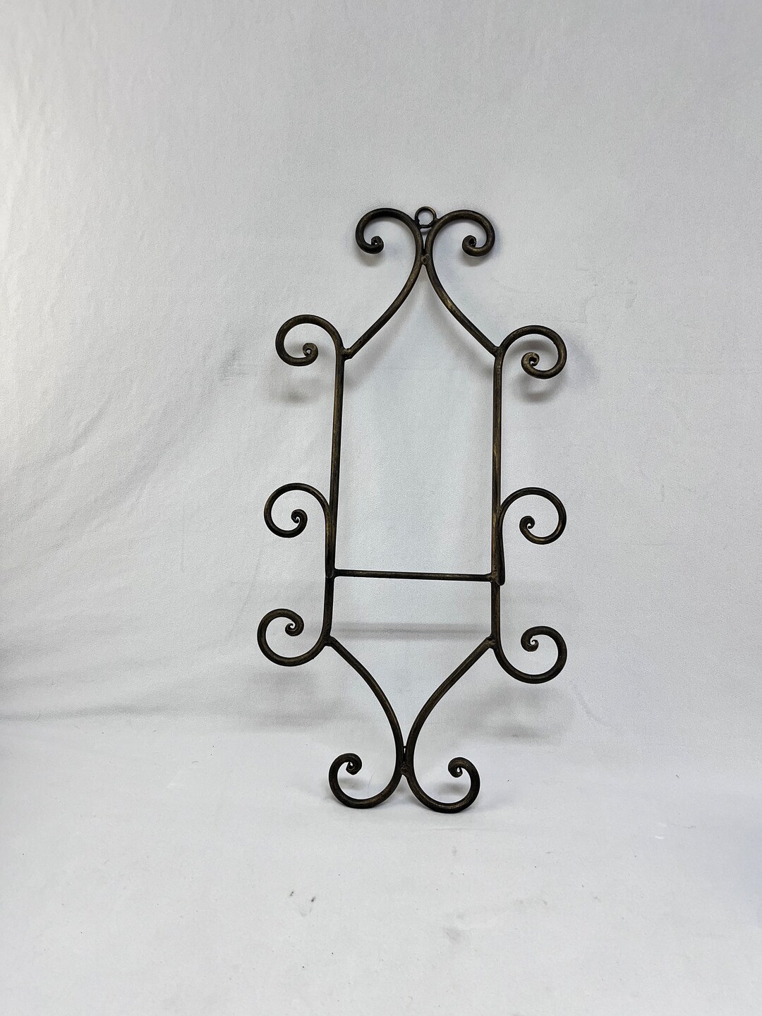 Single Plate Metal Vertical Wall Mount Plate Holder, Holds 1 Plate ...