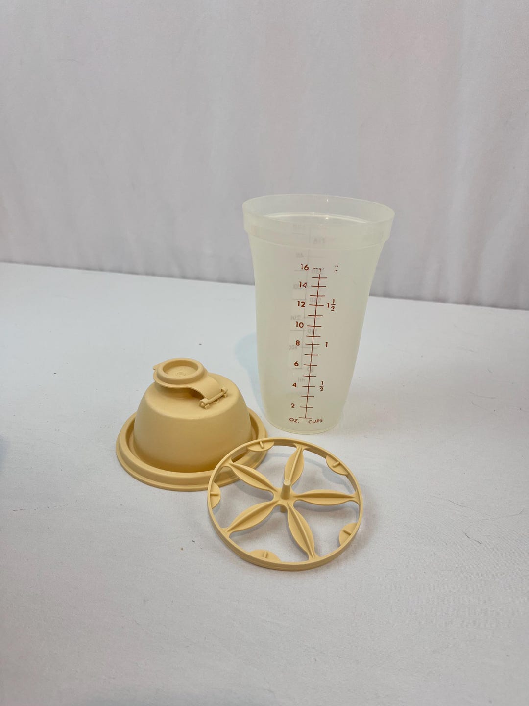 Tupperware Shaker, Smoothie Shaker, Gravy Base 3 Piece Shaker - Etsy