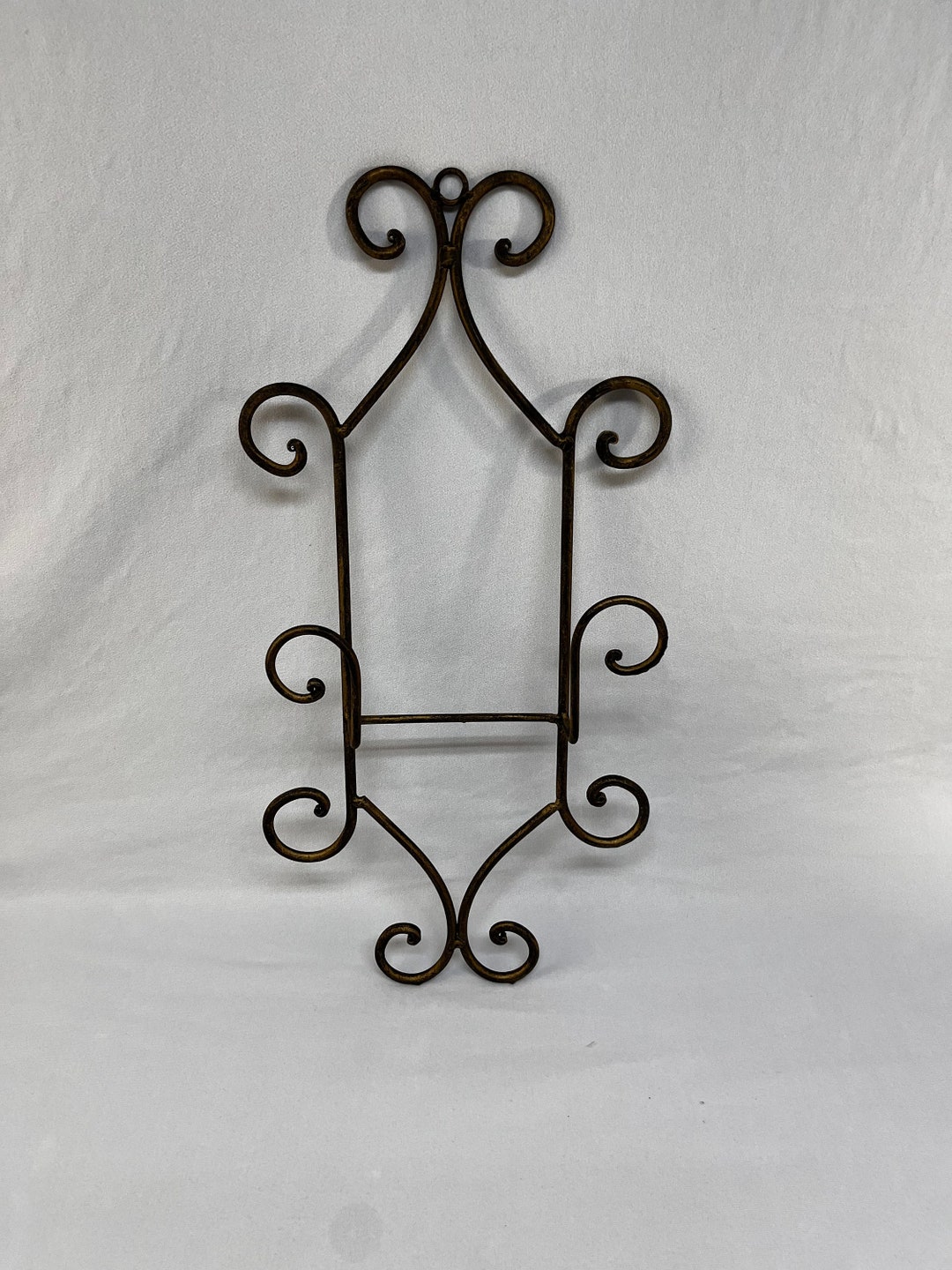 Single Plate Metal Vertical Wall Mount Plate Holder, Holds 1 Plate ...