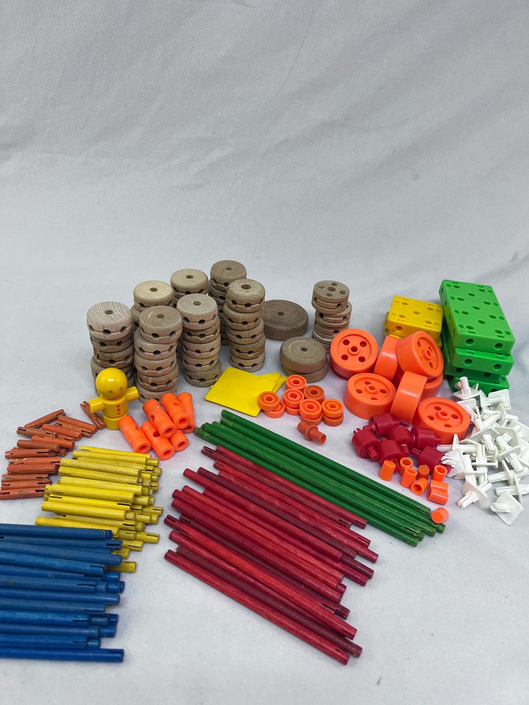 Vintage Tinkertoy Building Set, 240 Pieces - Etsy