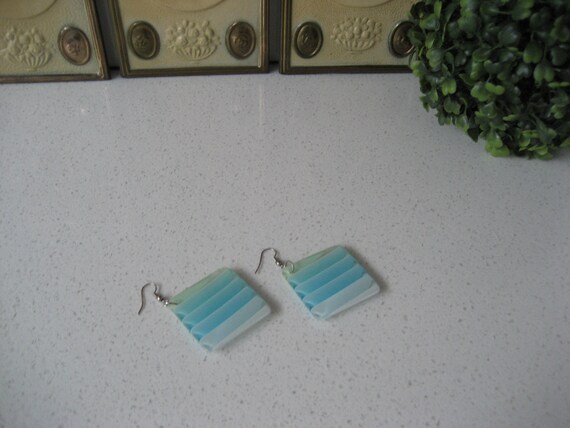 Vintage Aqua Eau de Nil Louver pattern Lucite Hook Ea… - Gem