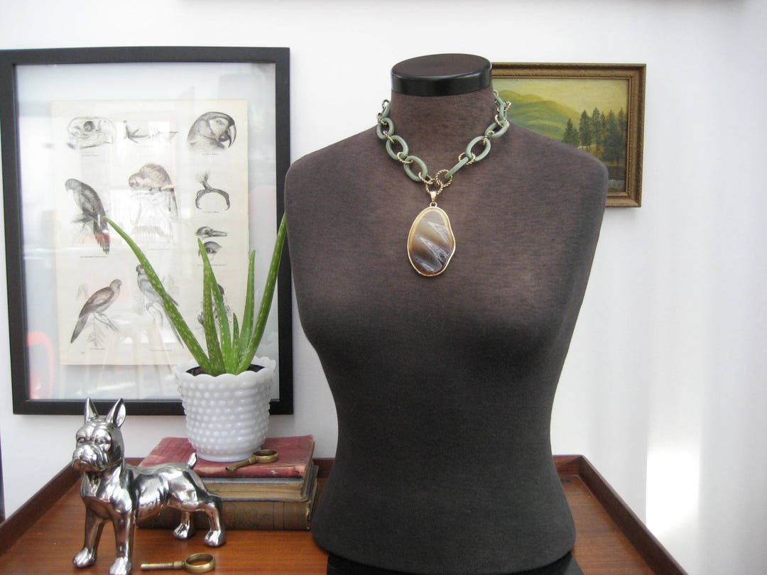 Vintage Power Suit Necklace Mottled Faux Jade Gold Tone Rope Metal ...
